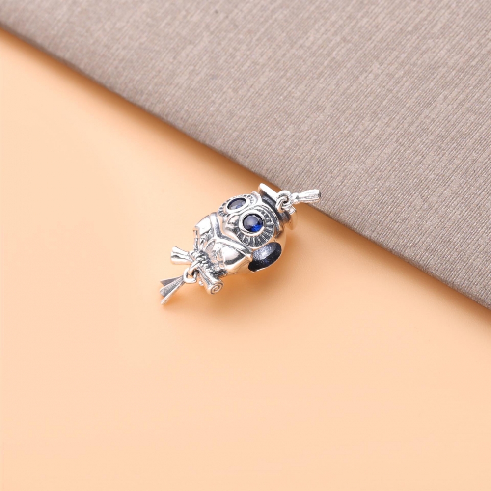 Charm PANDORA Sage Chouette de Diplômée - 798907C01